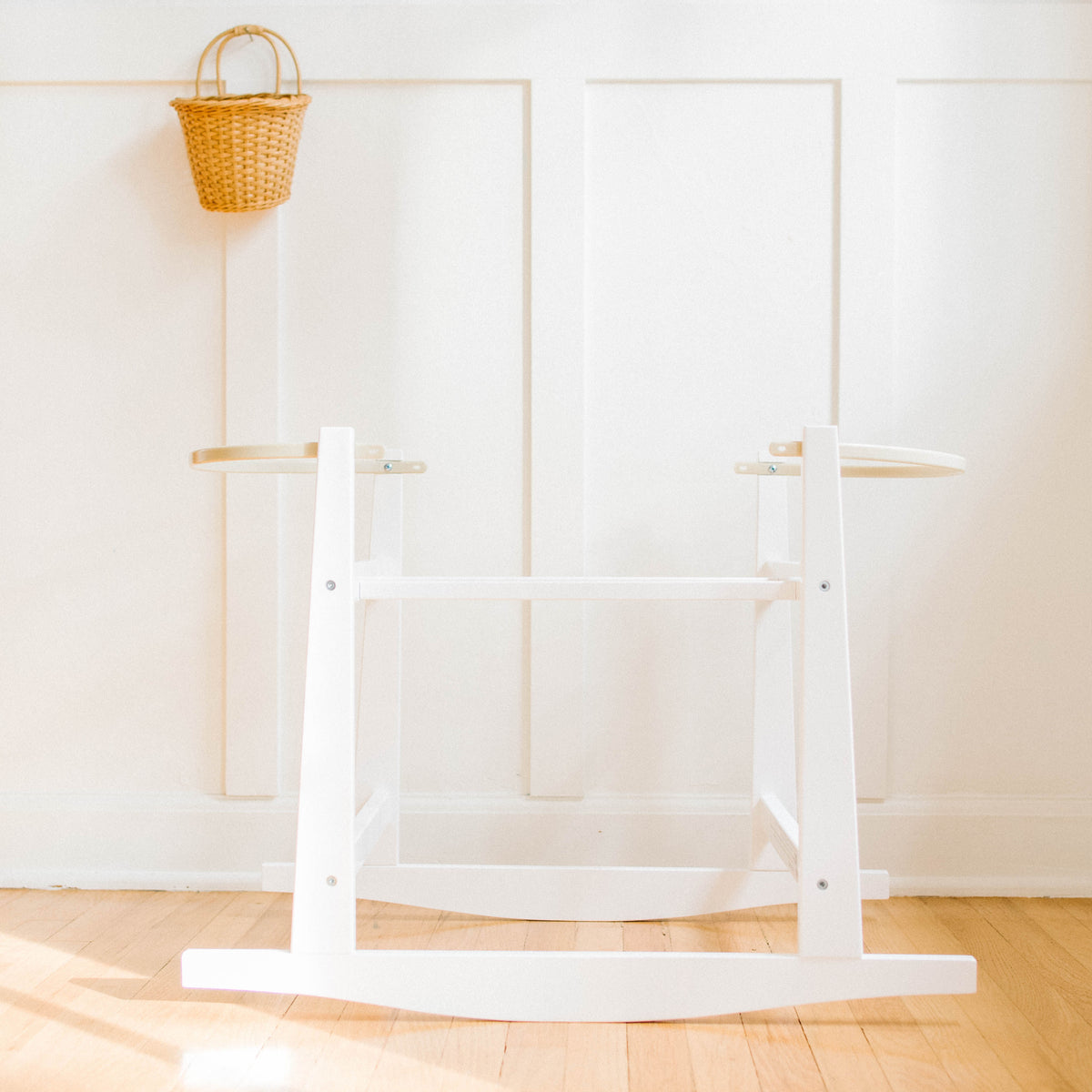Modern Rocking Bassinet Stand- White – Design Dua.